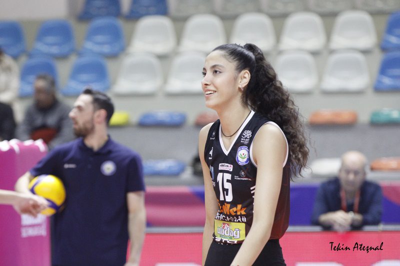 Nilüfer Belediyespor orta oyuncusu Deniz Uyanık, 40 blokla lider ...